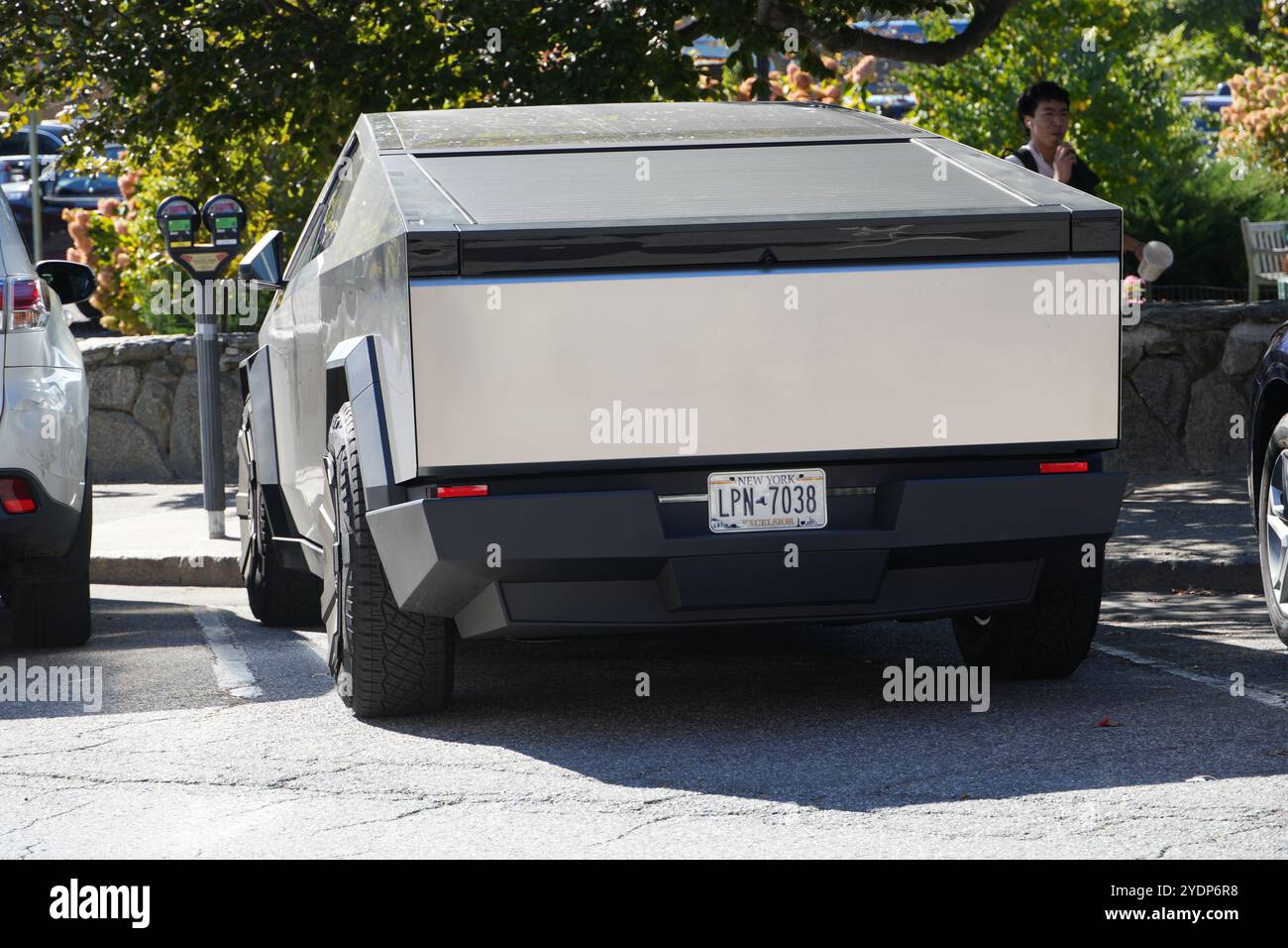 Tesla cybertruck parked hi-res stock photography and images - Alamy