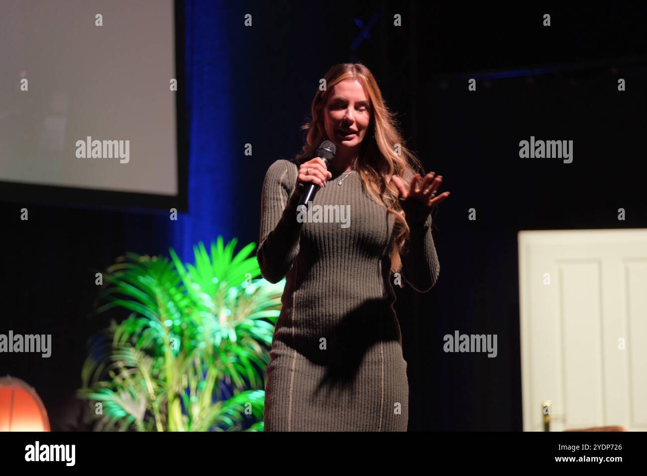 Der Rapper Bushido Anis Mohamed Youssef Ferchichi zusammen mit seiner ...