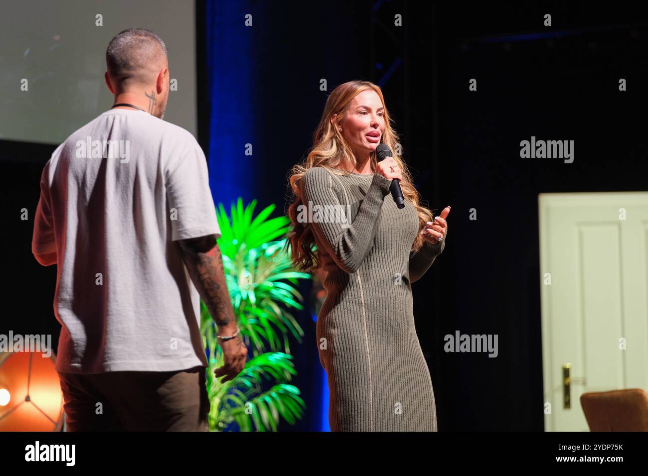 Der Rapper Bushido Anis Mohamed Youssef Ferchichi zusammen mit seiner ...