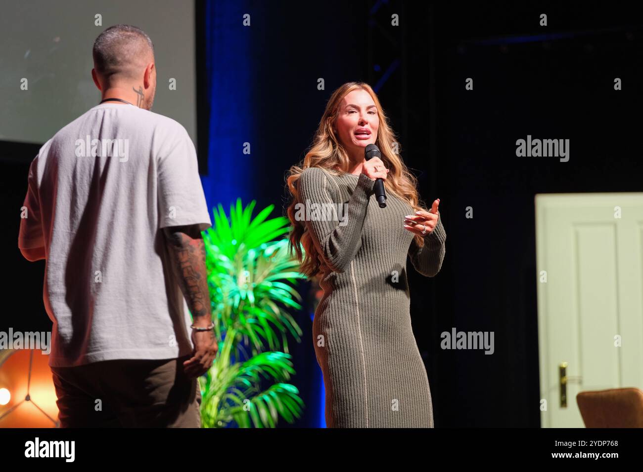 Der Rapper Bushido Anis Mohamed Youssef Ferchichi zusammen mit seiner ...