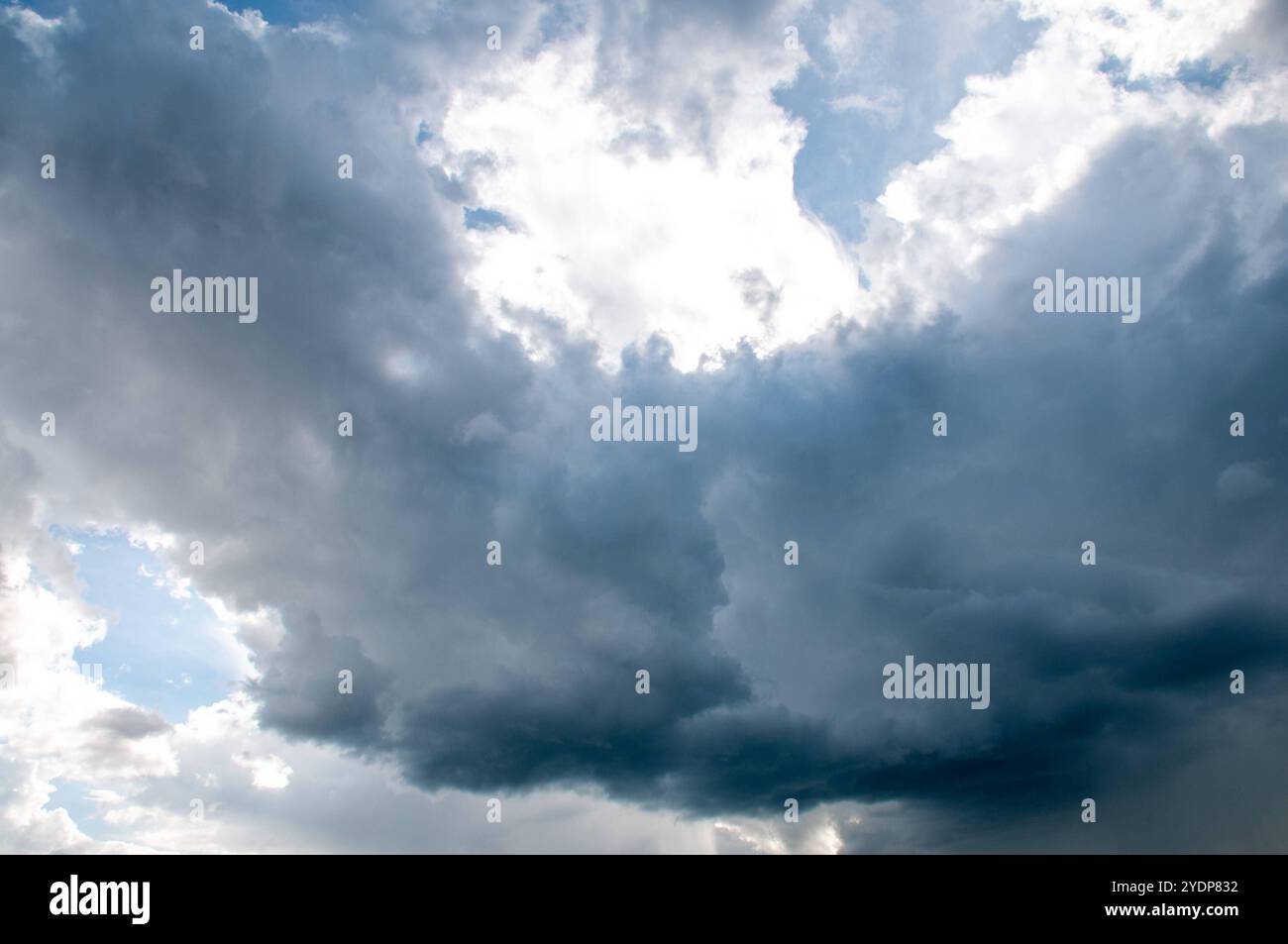 Views of the city of Samara, Russia Thundercloud over the Volga River ...
