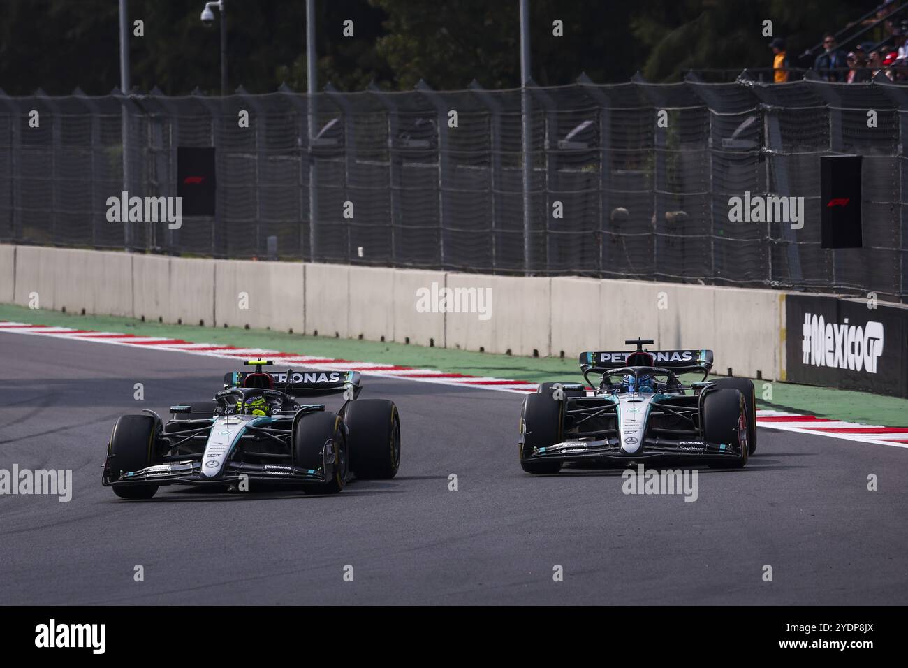 44 HAMILTON Lewis (gbr), Mercedes AMG F1 Team W15, 63 RUSSELL George ...