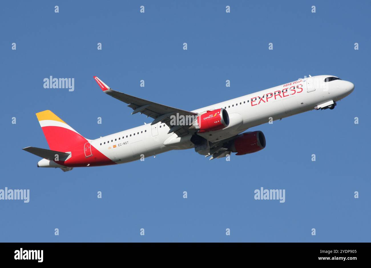 An Airbus A321 Neo of Iberia Express Departs Gatwick Stock Photo - Alamy