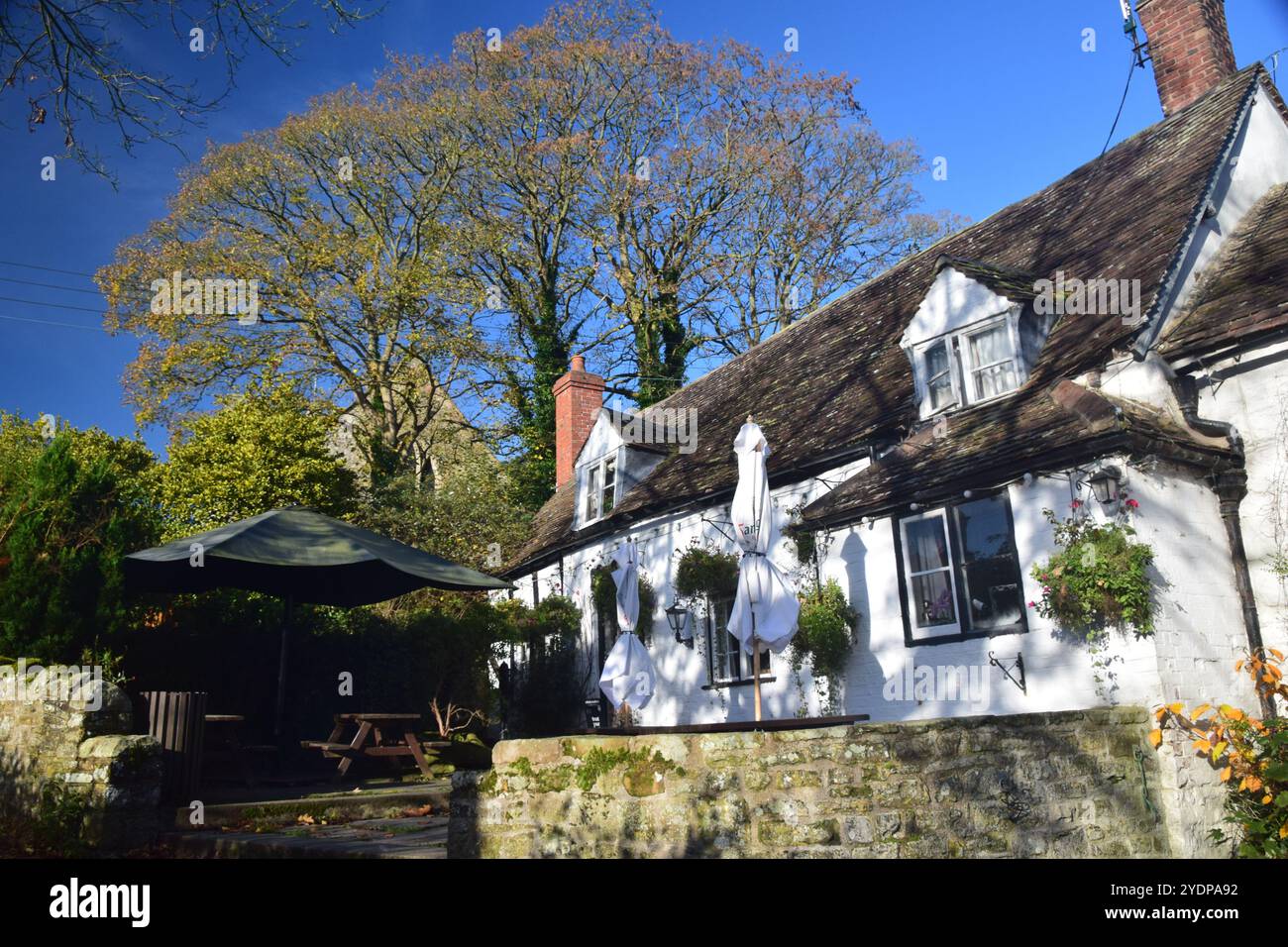 Country village pub Stock Photo - Alamy