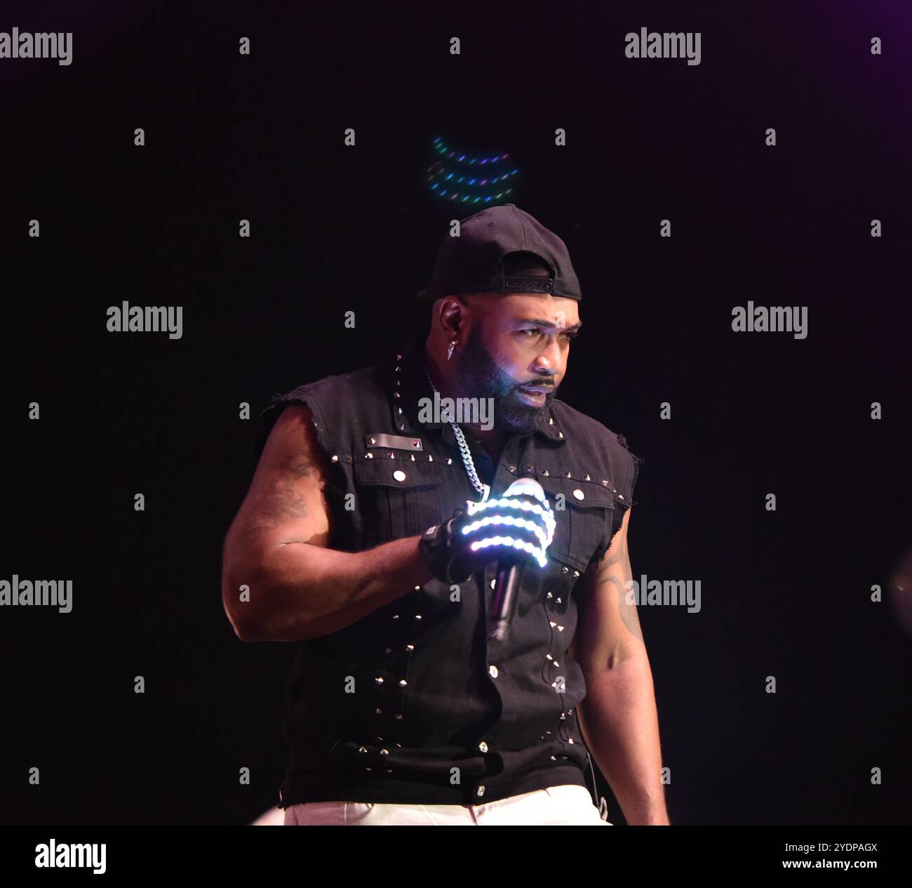 October 26, 2024, Norfolk, Virginia, USA: SOLOMON CONNER of H TOWN entertains the folks at the ...