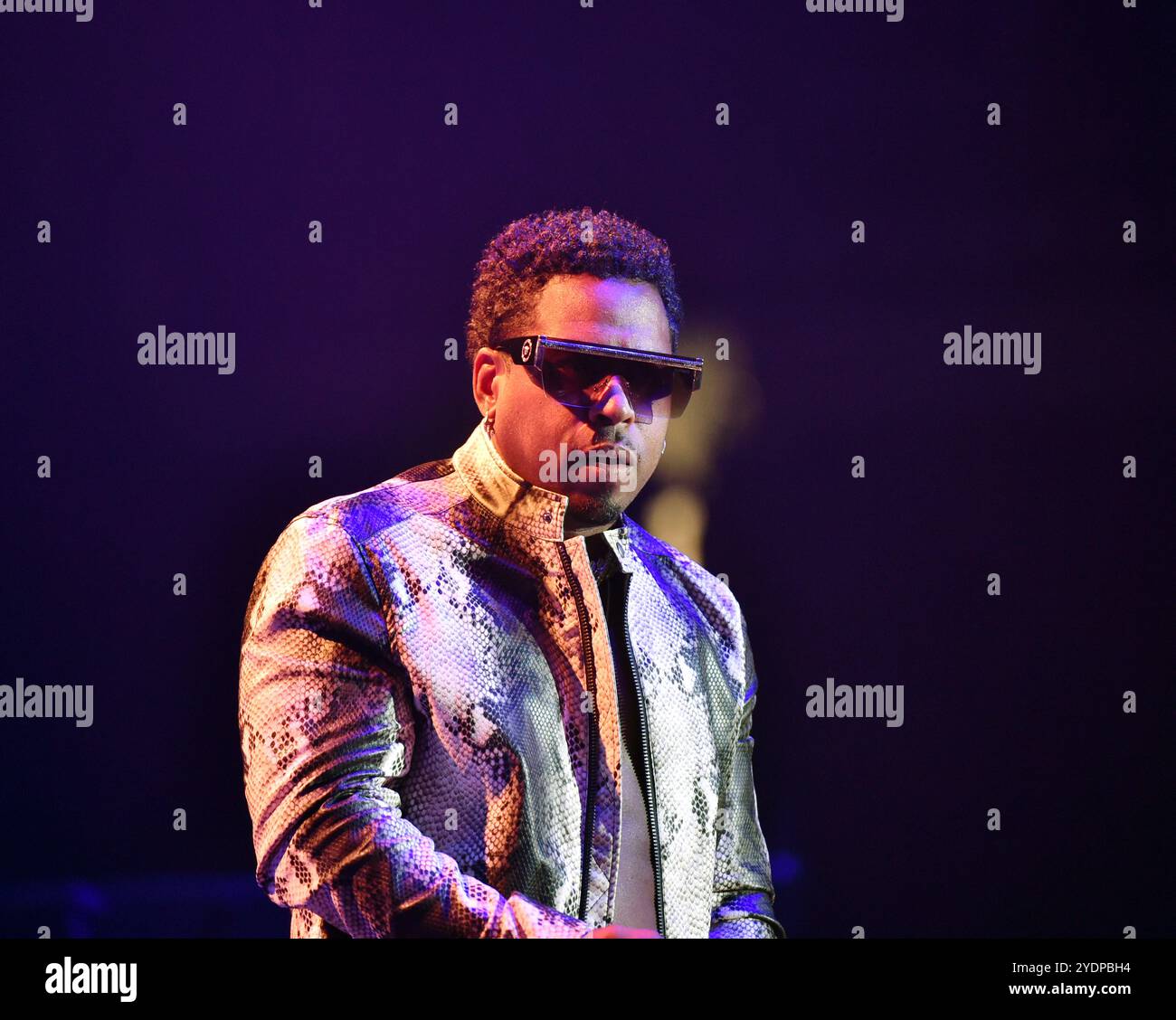 October 26, 2024, Norfolk, Virginia, USA: BOBBY V entertains the folks ...