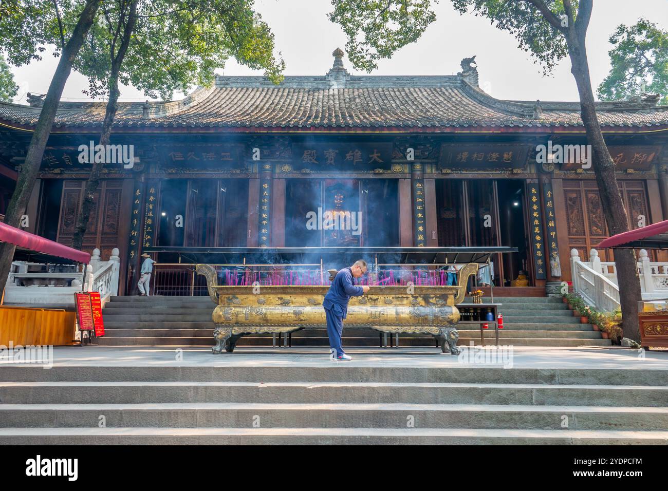 The temple at Leshan Stock Photo - Alamy
