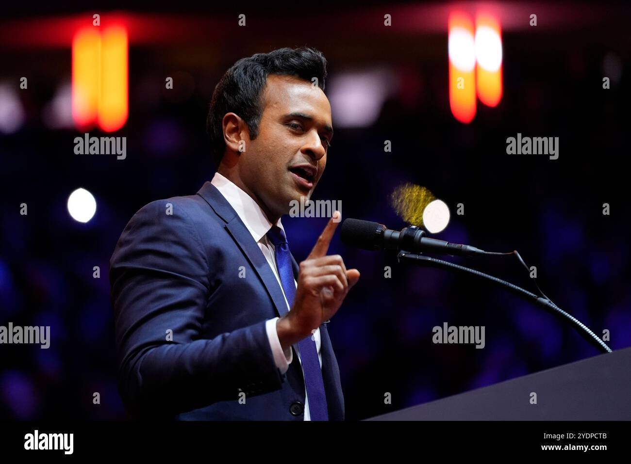 Vivek Ramaswamy speaks before Republican presidential nominee former ...