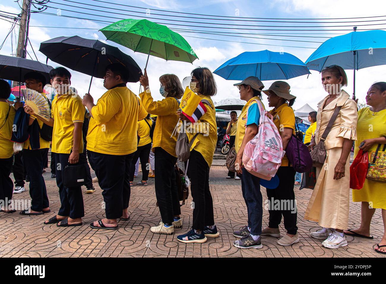 Bangkok, Thailand. 27th Oct, 2024. Spectators queue to see the royal ...