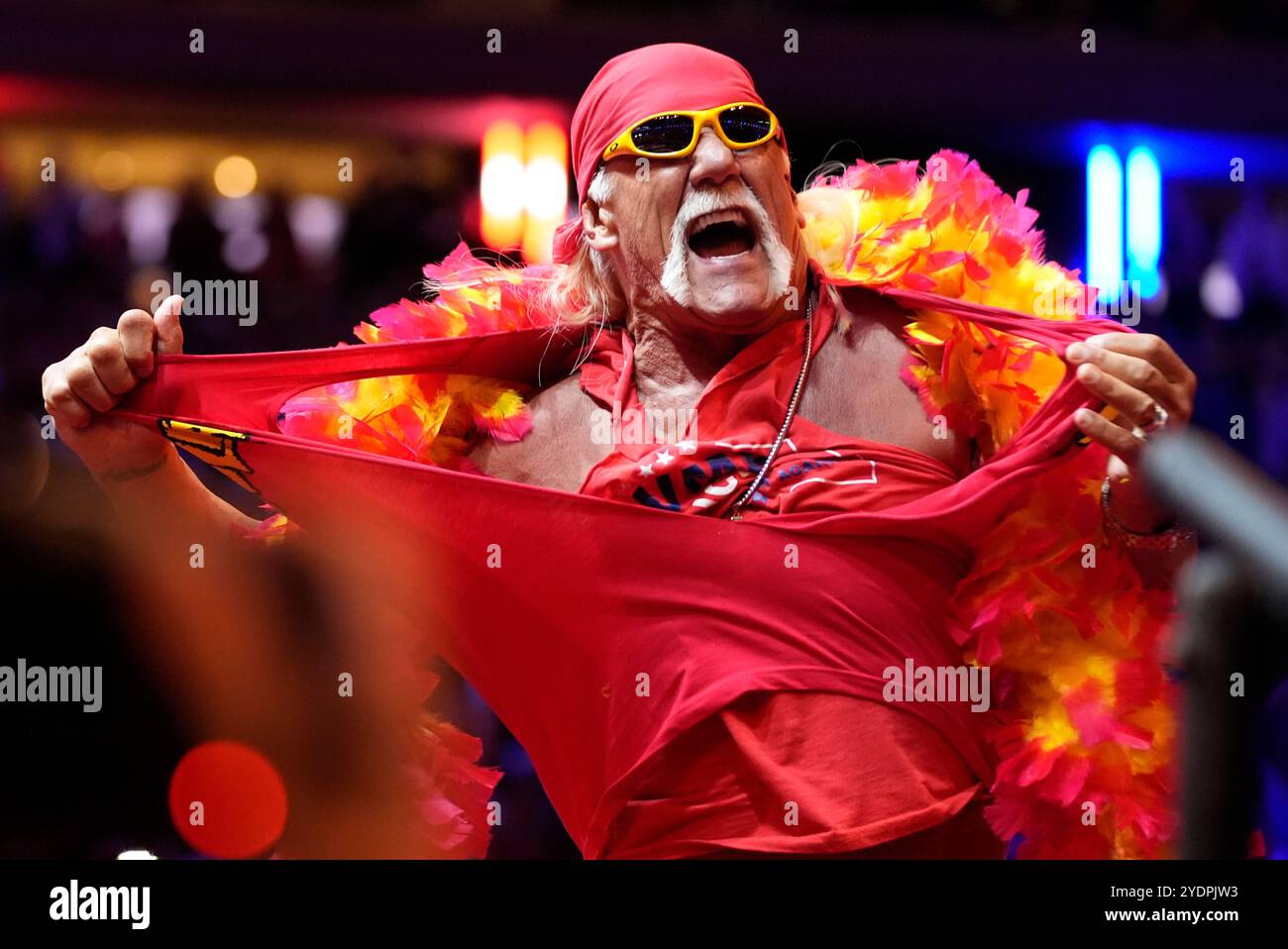Hulk Hogan rips his shirt before Republican presidential nominee former ...