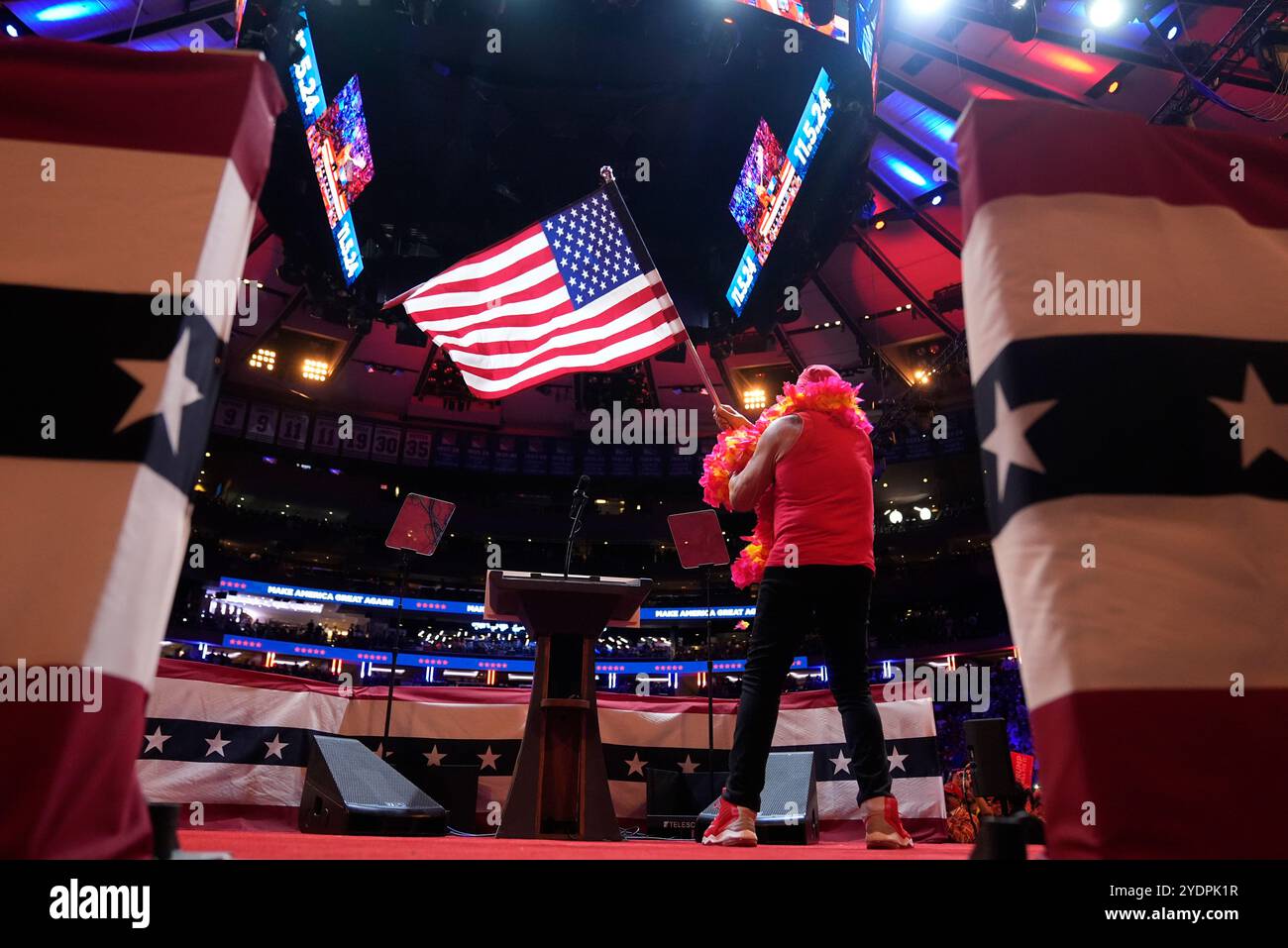 Hulk Hogan waves an American flag before Republican presidential ...