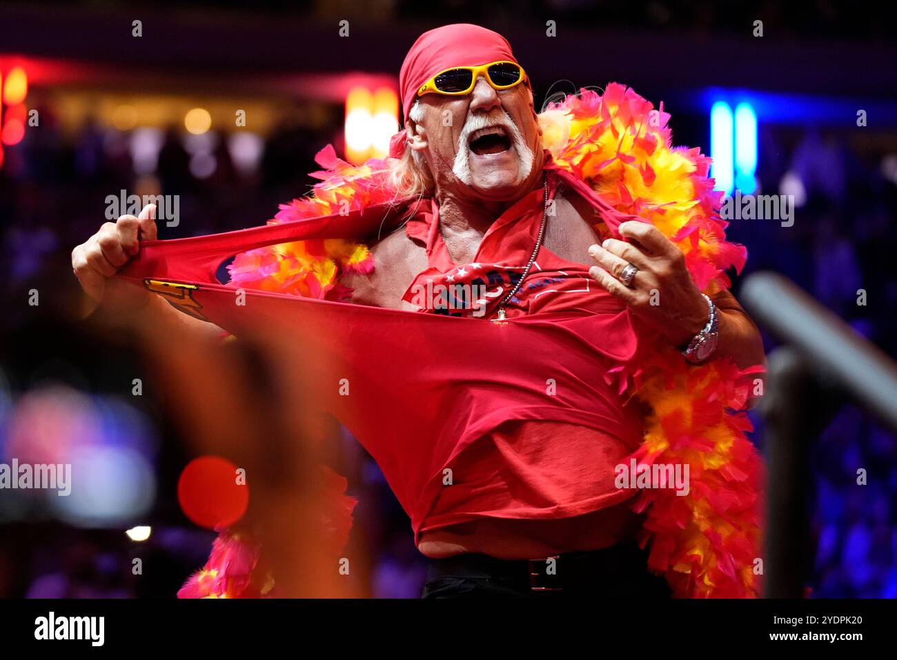 Hulk Hogan rips his shirt before Republican presidential nominee former ...