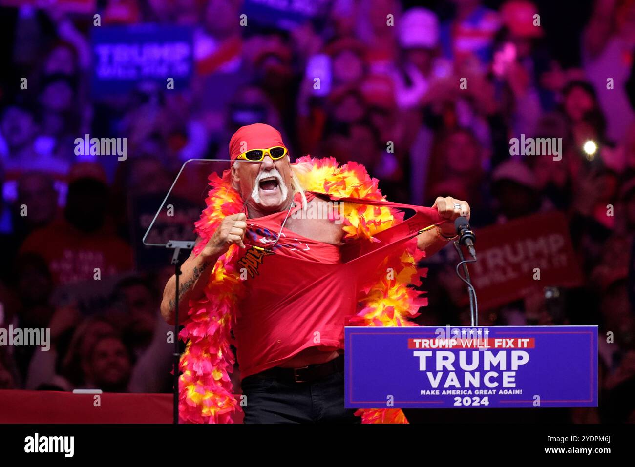Hulk Hogan speaks before Republican presidential nominee former ...