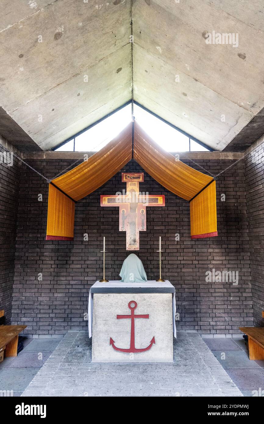 Sacrament chapel inside new brutalist style 1960 St Paul’s Bow Common ...