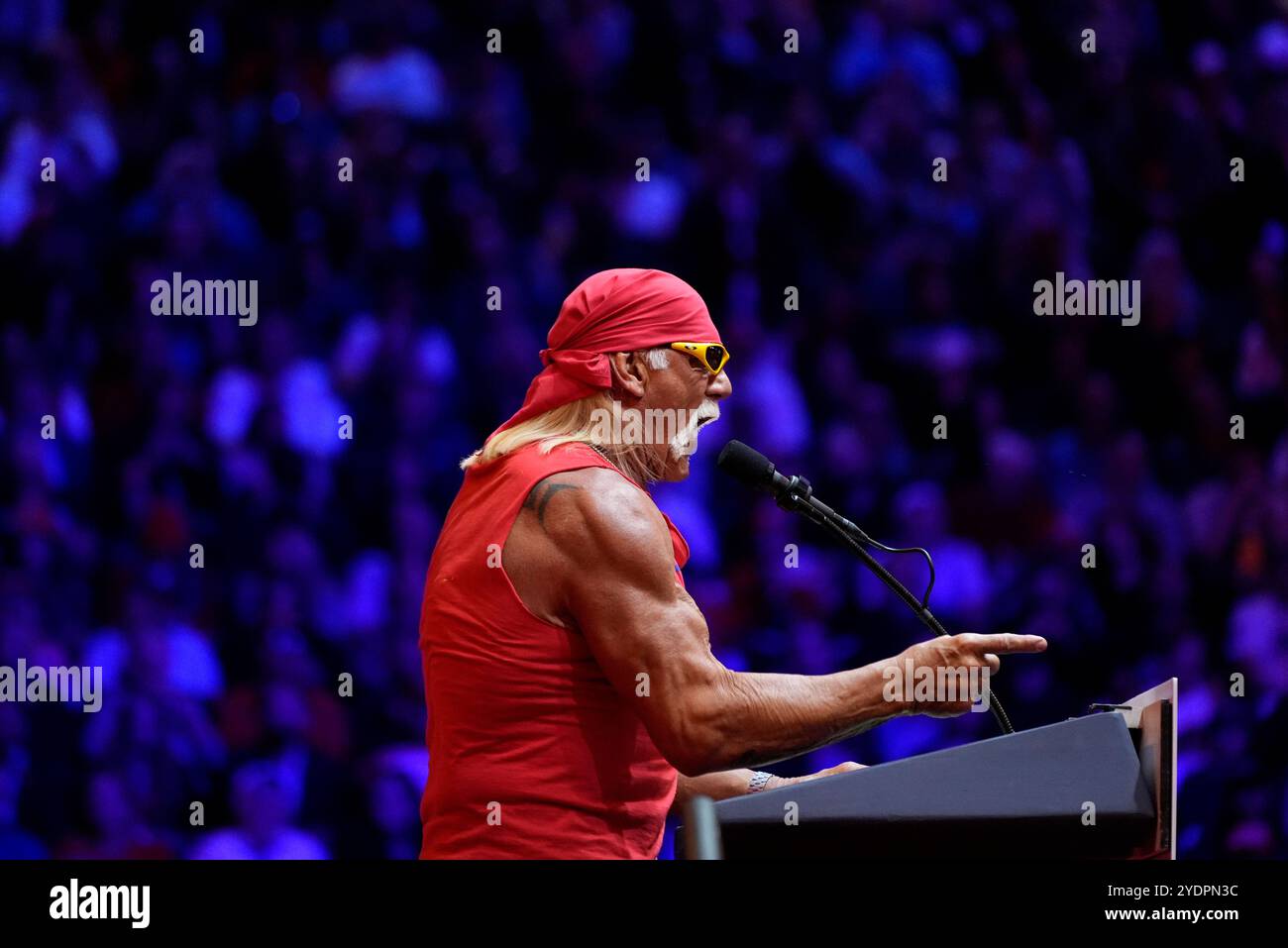 Hulk Hogan speaks before Republican presidential nominee former ...
