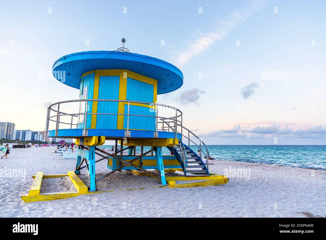 Lincoln Road Lifeguard Tower at sunset ay Miami Beach - South Beach ...