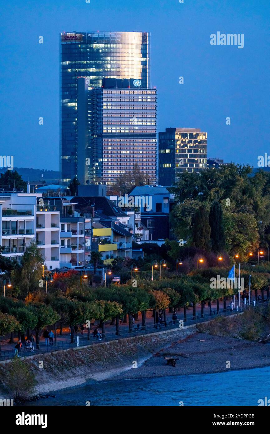 Skyline Bonn am Rhein, vorne das UNFCCC Sekretariat der ...