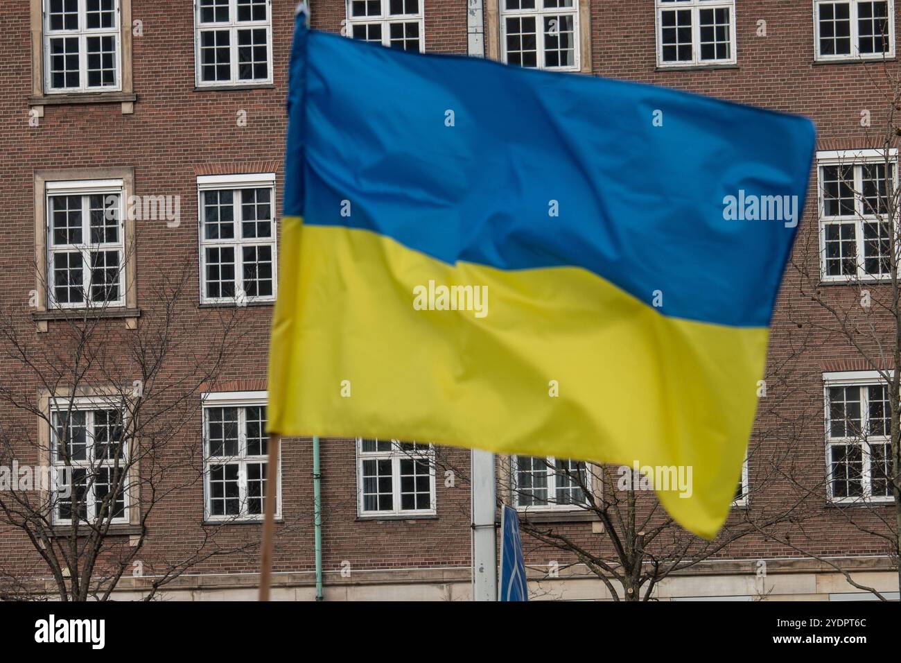 The national flag of Ukraine consists of equally sized horizontal bands ...