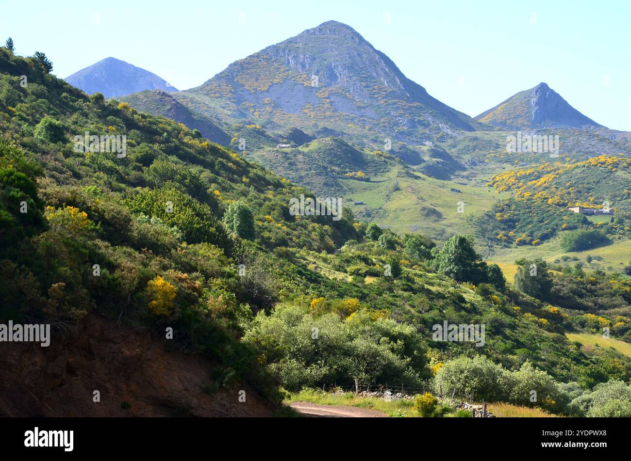 Cantabrian Mountains range (Alto Sil, León) in Northwestern Spain Stock ...