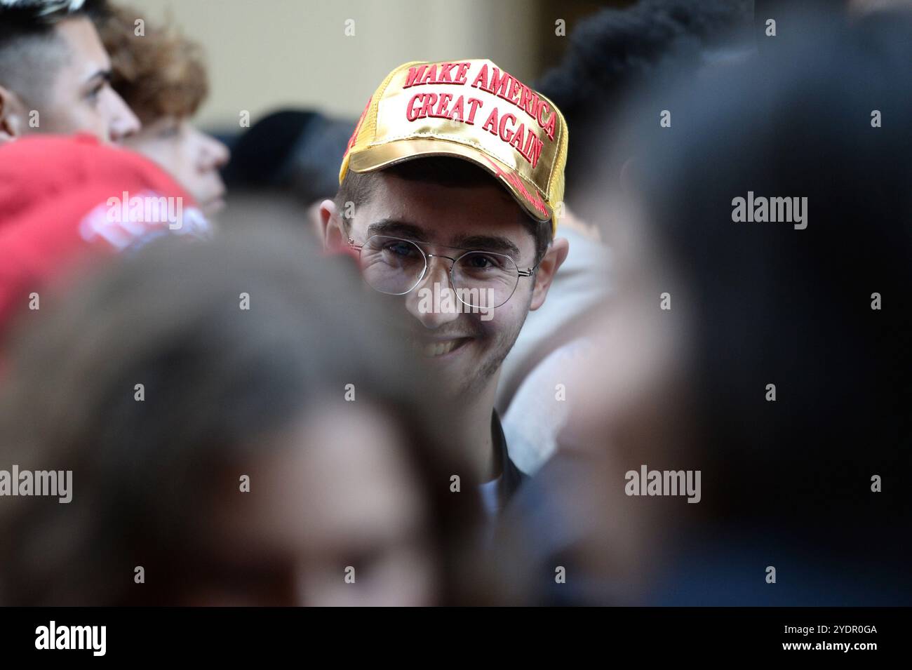 Gold maga hat hi-res stock photography and images - Alamy