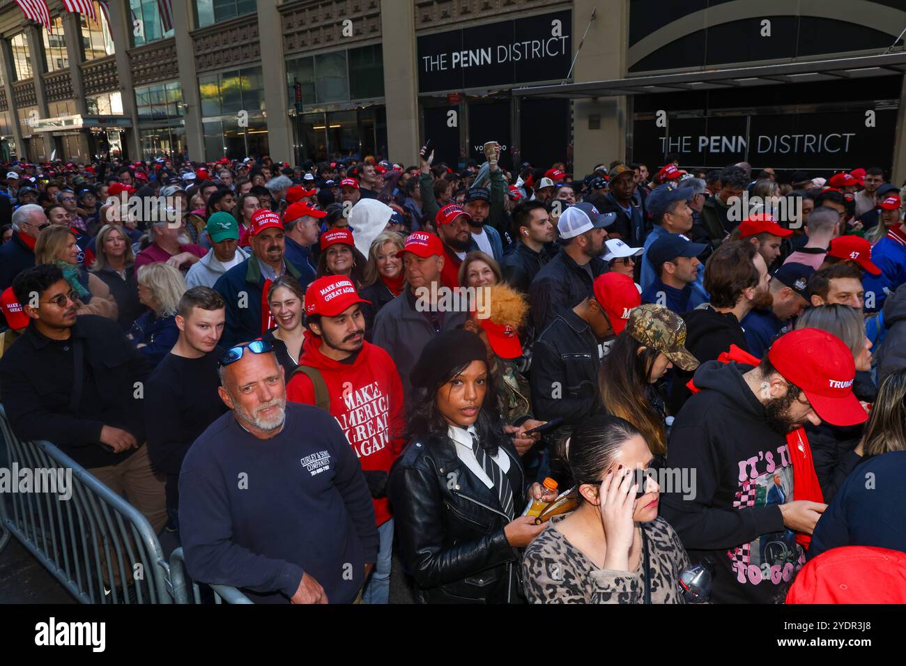 People in maga campaign hats and shirts hi-res stock photography and ...