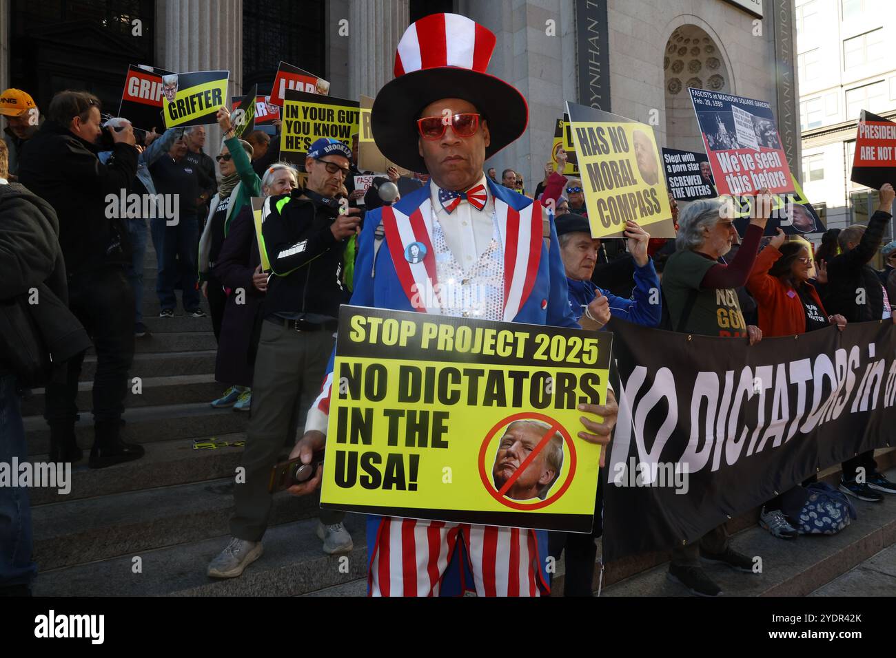 Jay alker hi-res stock photography and images - Alamy