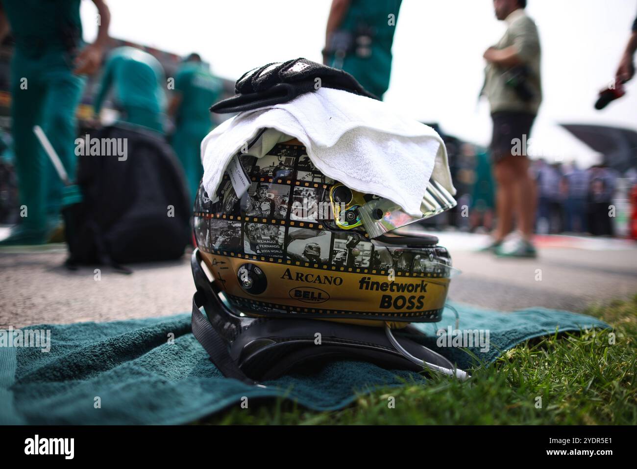 ALONSO Fernando (spa), Aston Martin F1 Team AMR24, portrait helmet ...