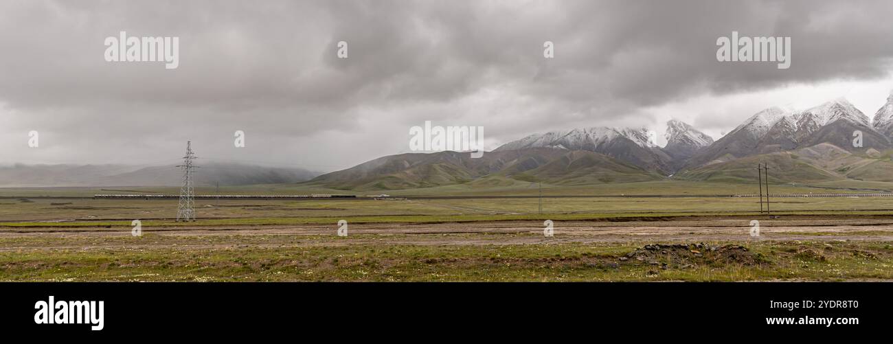 Trains on the Qinghai-Tibet Railway run on the Kunlun Mountains and the ...