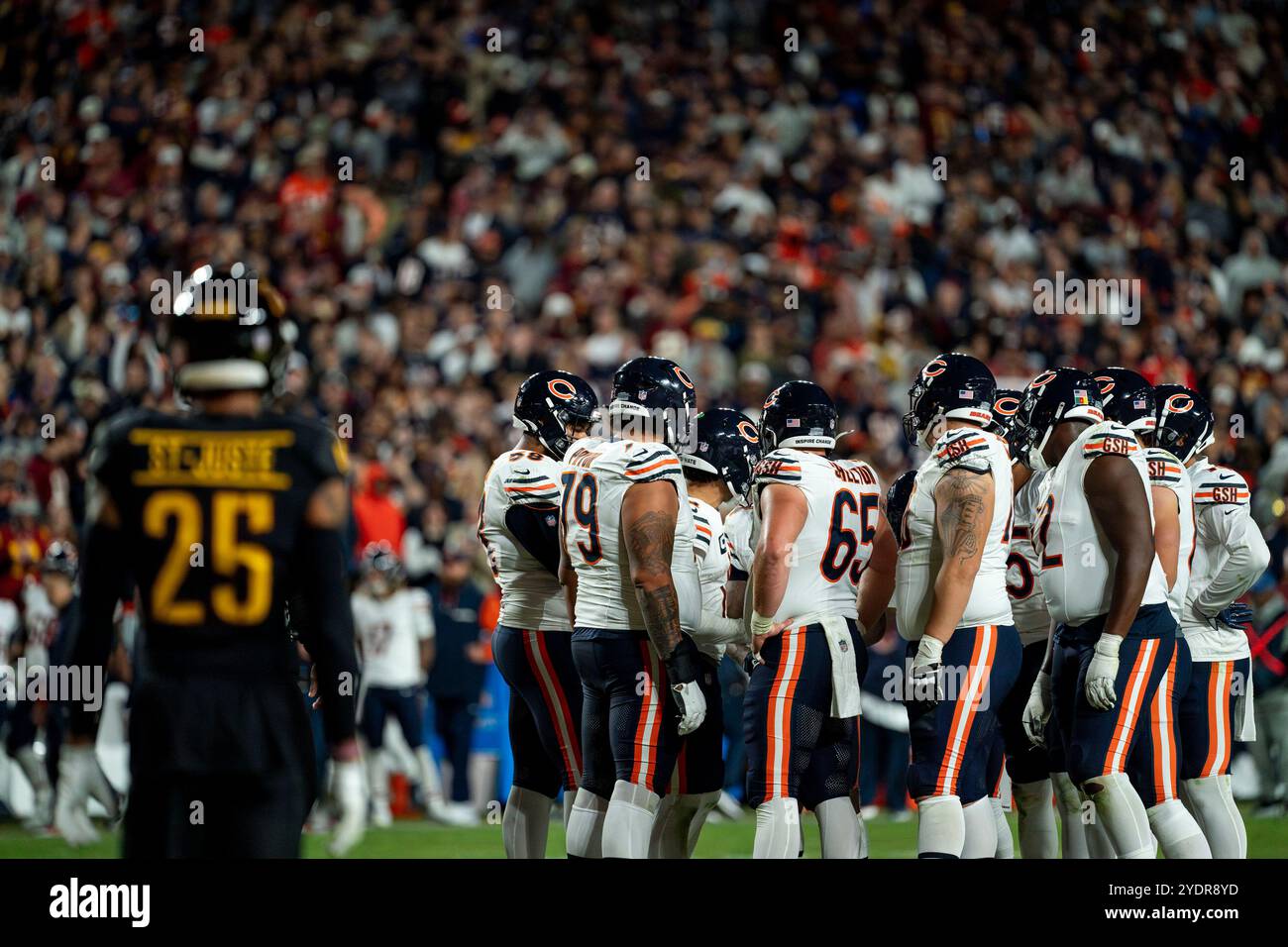 Washington commanders huddle hi-res stock photography and images - Alamy