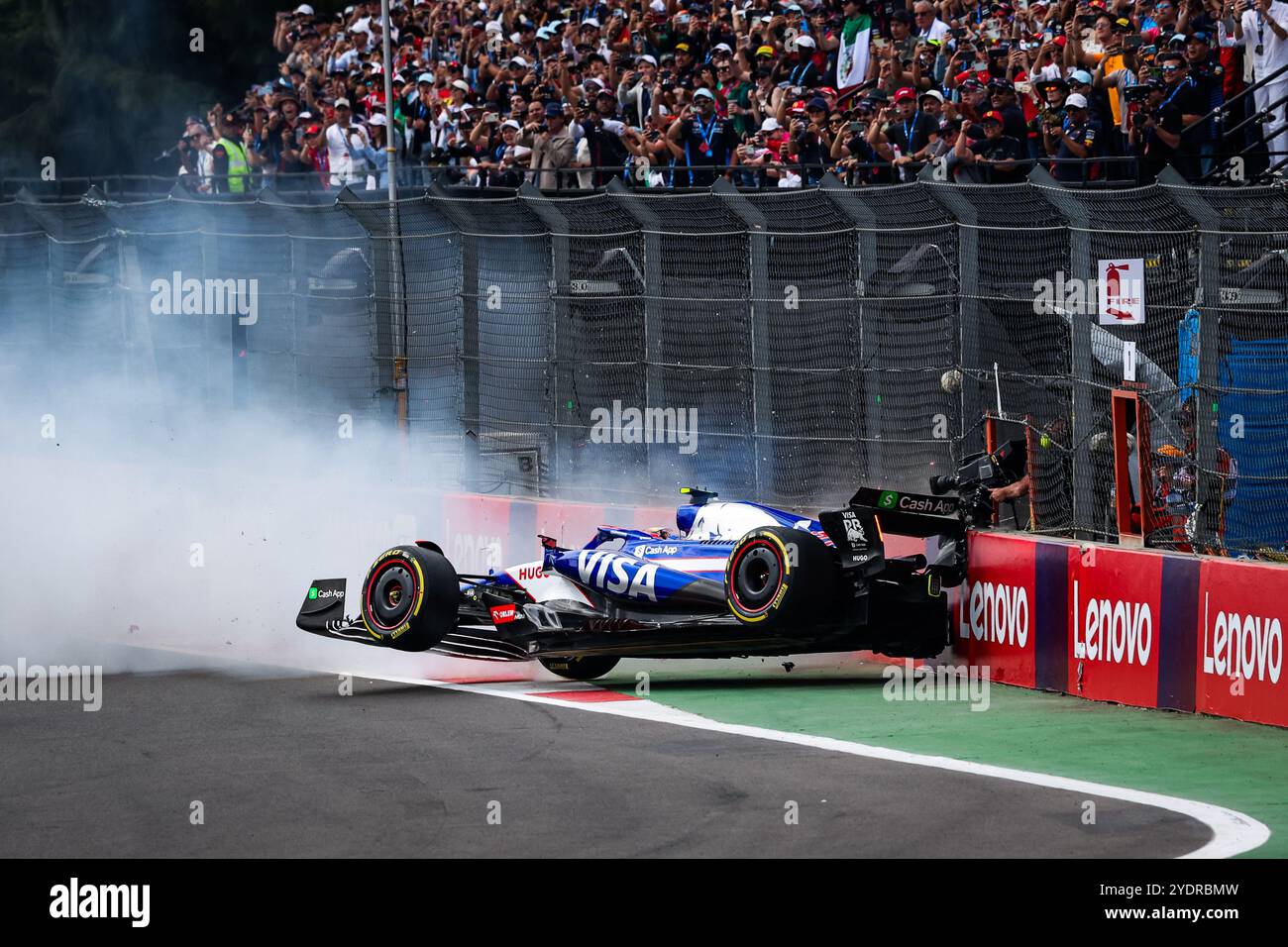 22 TSUNODA Yuki (jap), Visa Cash App RB F1 Team VCARB 01, action crash ...