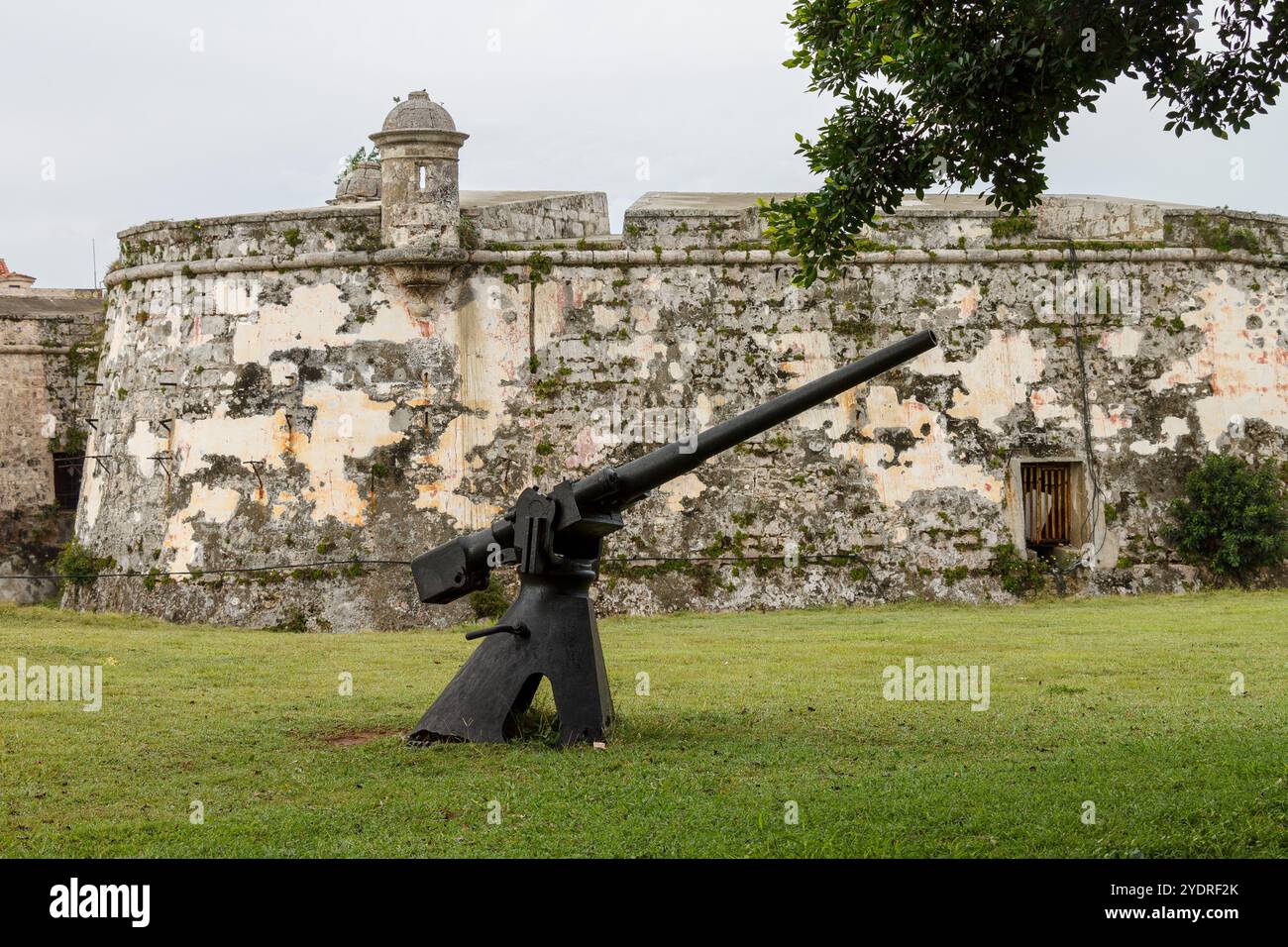 A Machine Gun at the San Carlos de Cabana fortress, La Habana (Havana ...