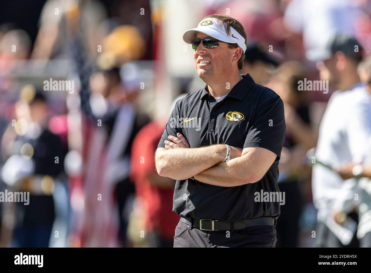 Missouri head coach Eliah Drinkwitz watches warmups before an NCAA ...