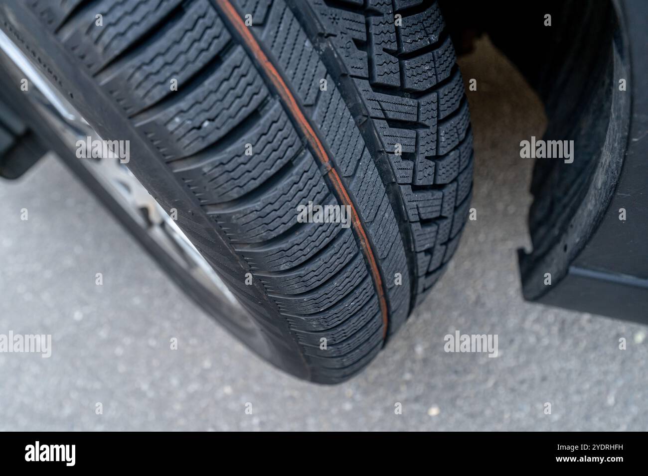 car vehicle tire showing full tread pattern Stock Photo - Alamy