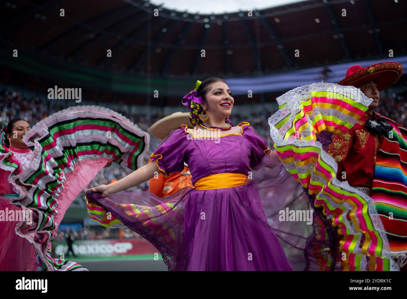 Taenzer bei der Fahrerparade im Stadion Estadio GNP Seguros Foro Sol ...