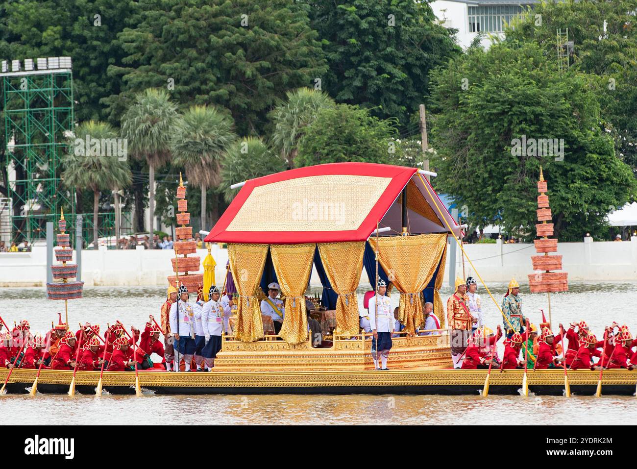 His majesty king maha vajiralongkorn phra vajiraklaochaoyuhua hi-res ...