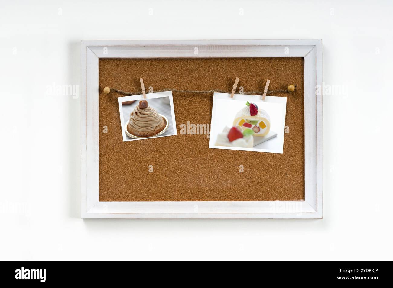 Cork board string hi-res stock photography and images - Alamy