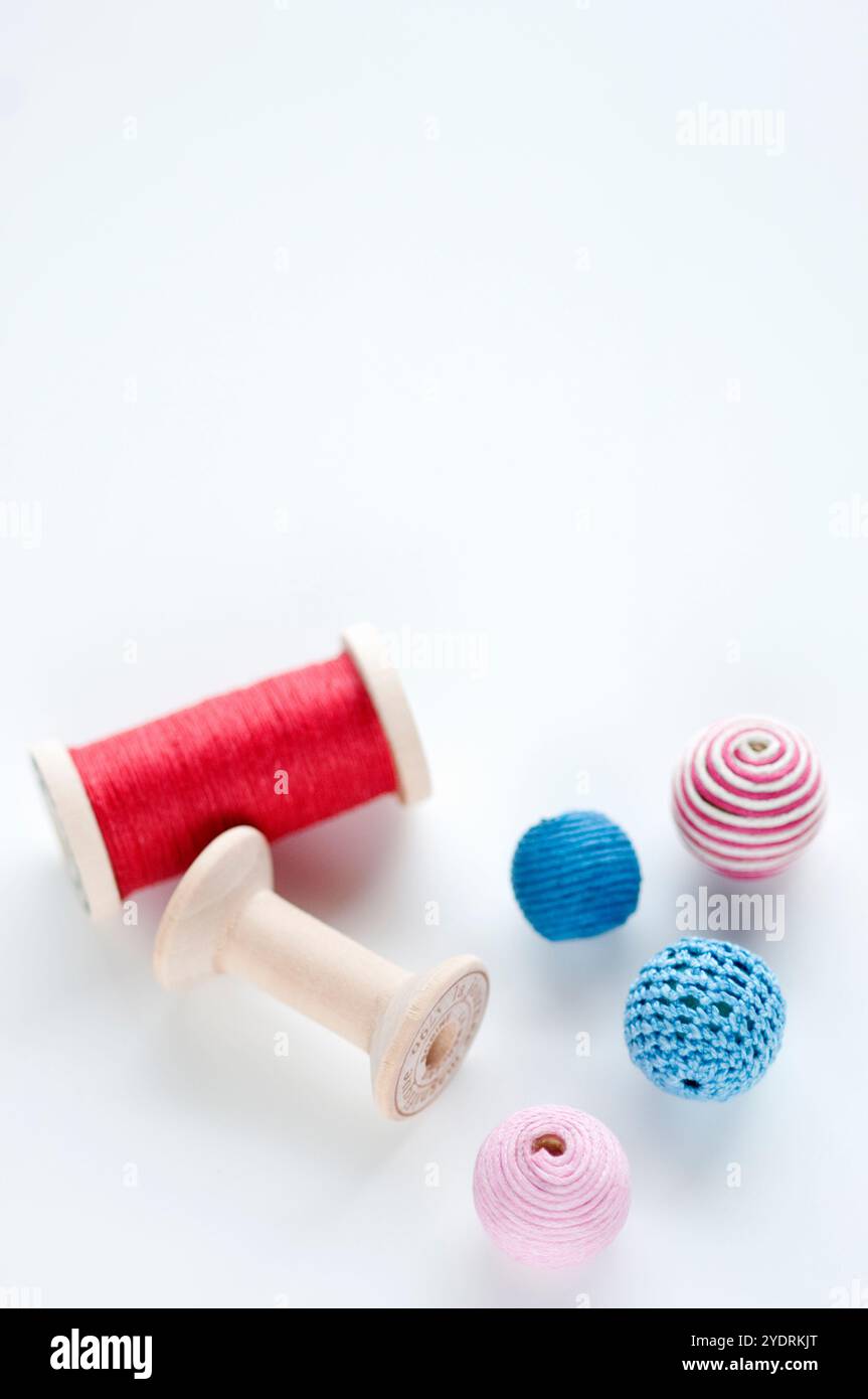 Spool of yarn and buttons Stock Photo - Alamy