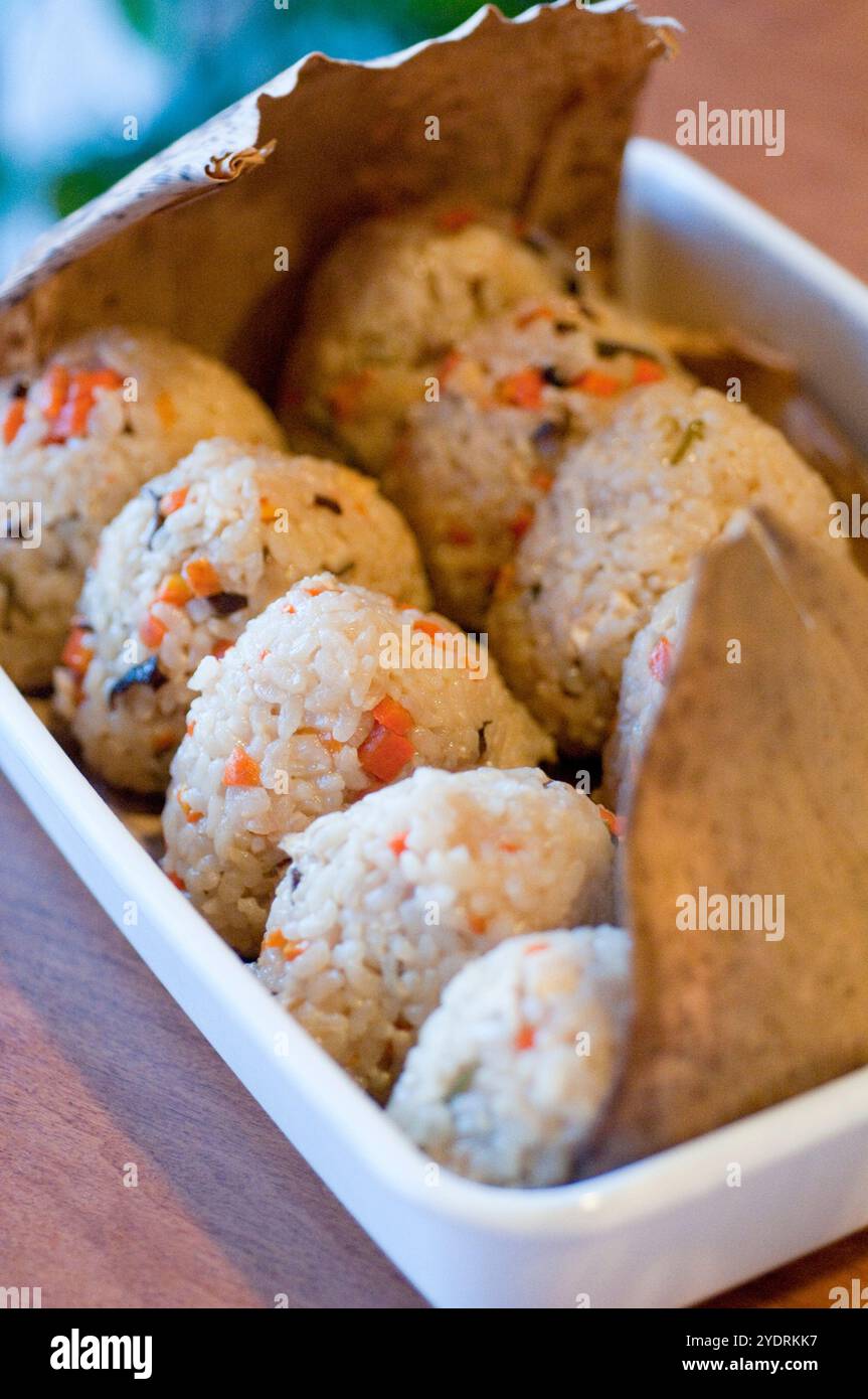 Omusubi hi-res stock photography and images - Alamy