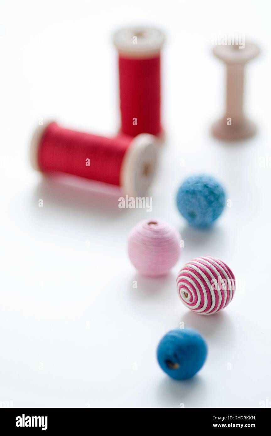 Spool of yarn and buttons Stock Photo - Alamy