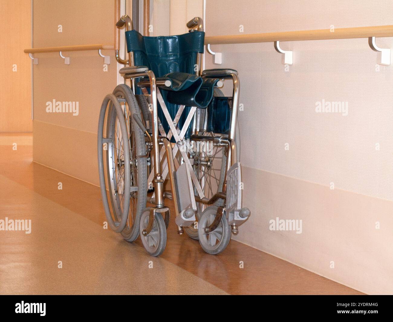 Wheelchair chairs hi-res stock photography and images - Alamy