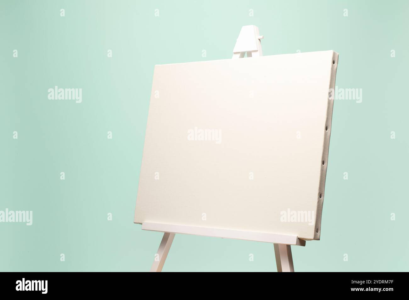 Canvas stand hi-res stock photography and images - Alamy