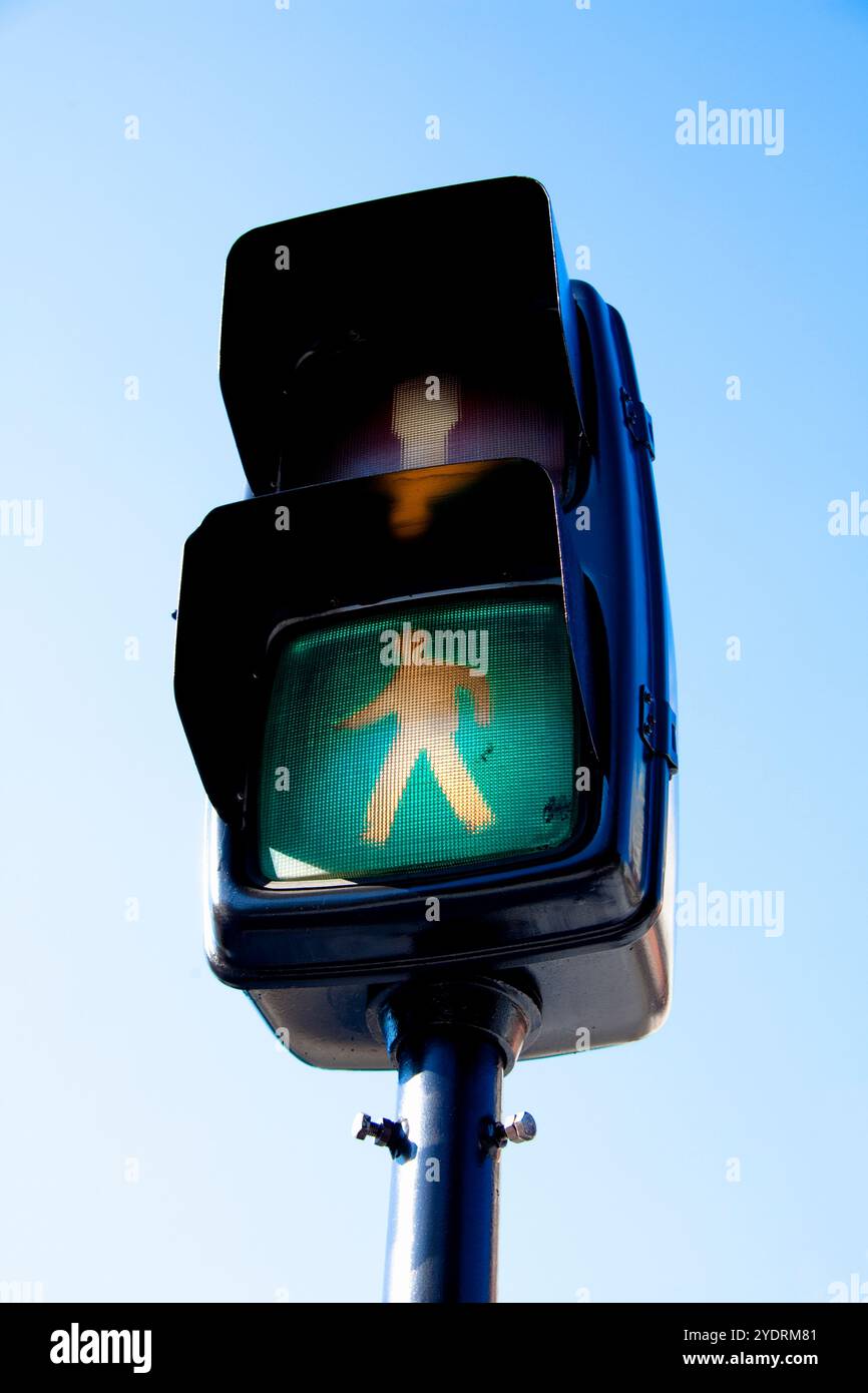 Pedestrian signals hi-res stock photography and images - Alamy