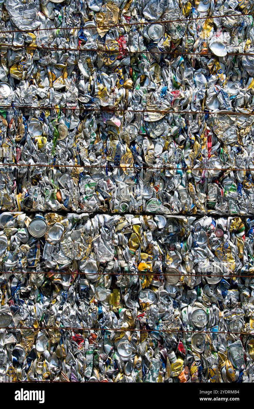 Empty cans hi-res stock photography and images - Alamy