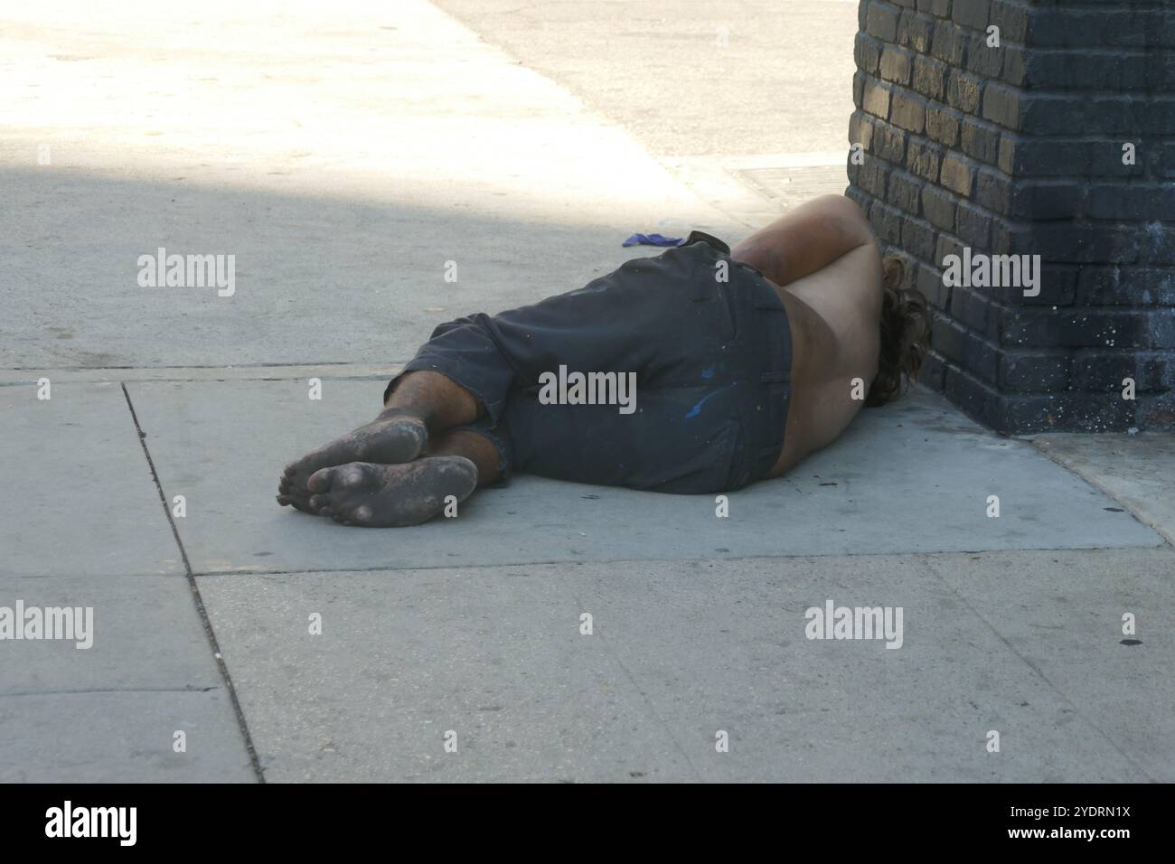 Los Angeles, California, USA 26th October 2024 Homeless on sidewalk on ...