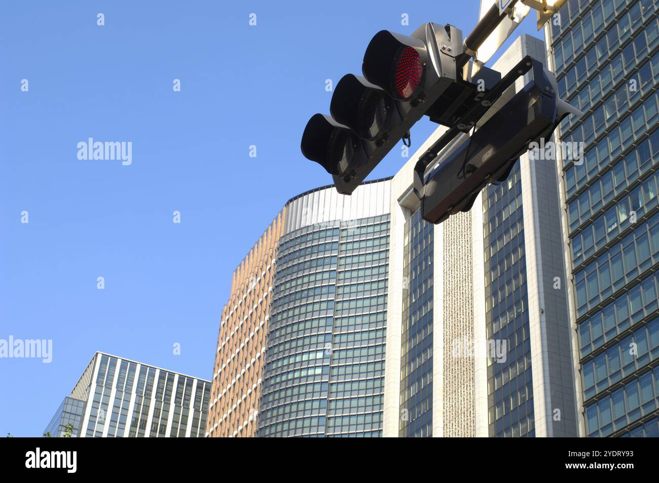 Building and traffic signal Stock Photo - Alamy