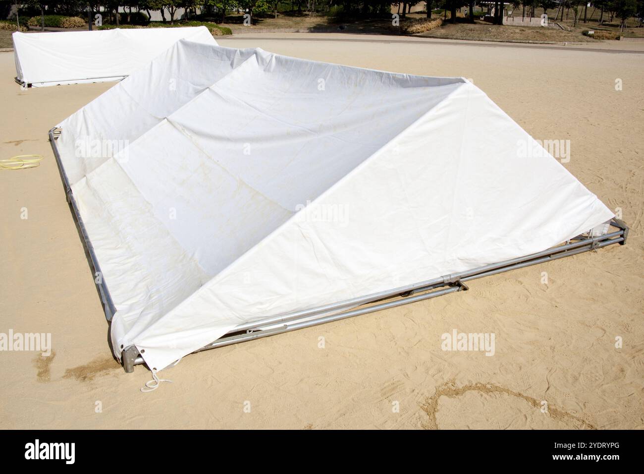Assembling the tent Stock Photo - Alamy