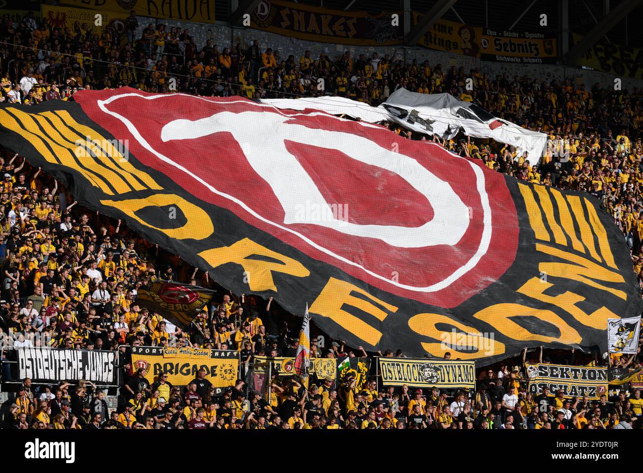 Dresden, Germany. 26th Oct, 2024. Soccer: 3rd division, SG Dynamo ...