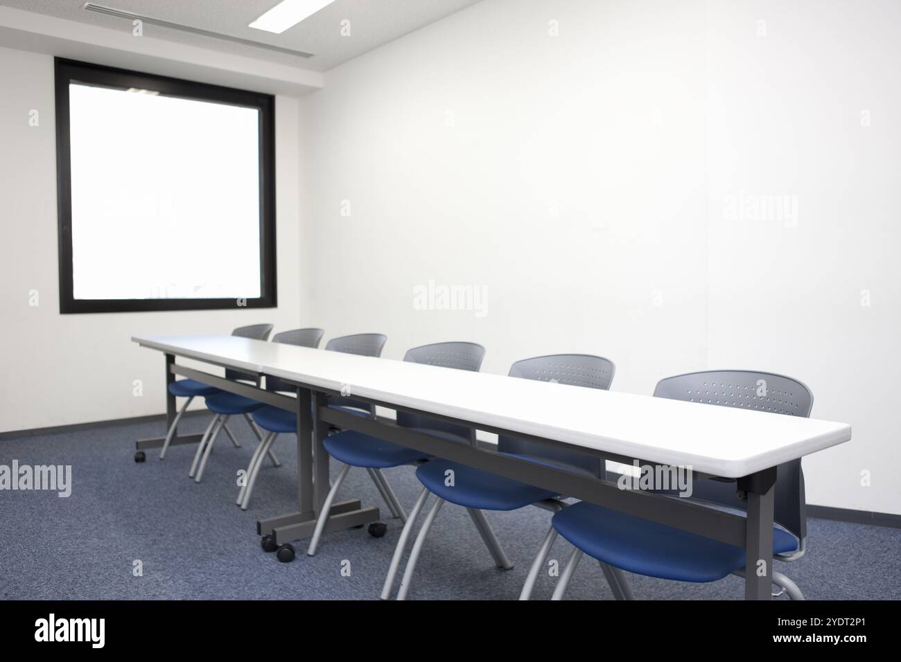 Small conference room table hi-res stock photography and images - Alamy