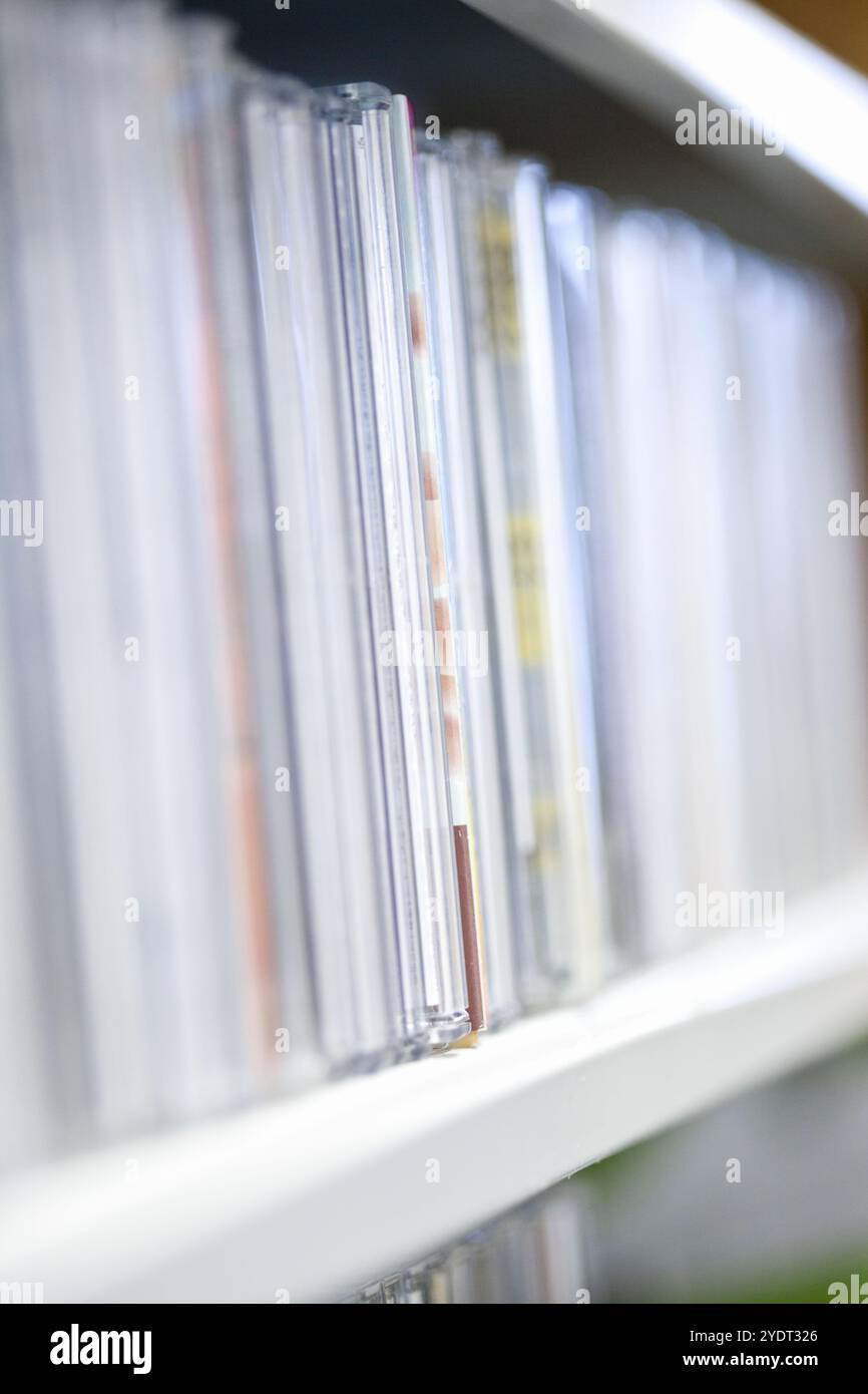 Music shelf hi-res stock photography and images - Alamy