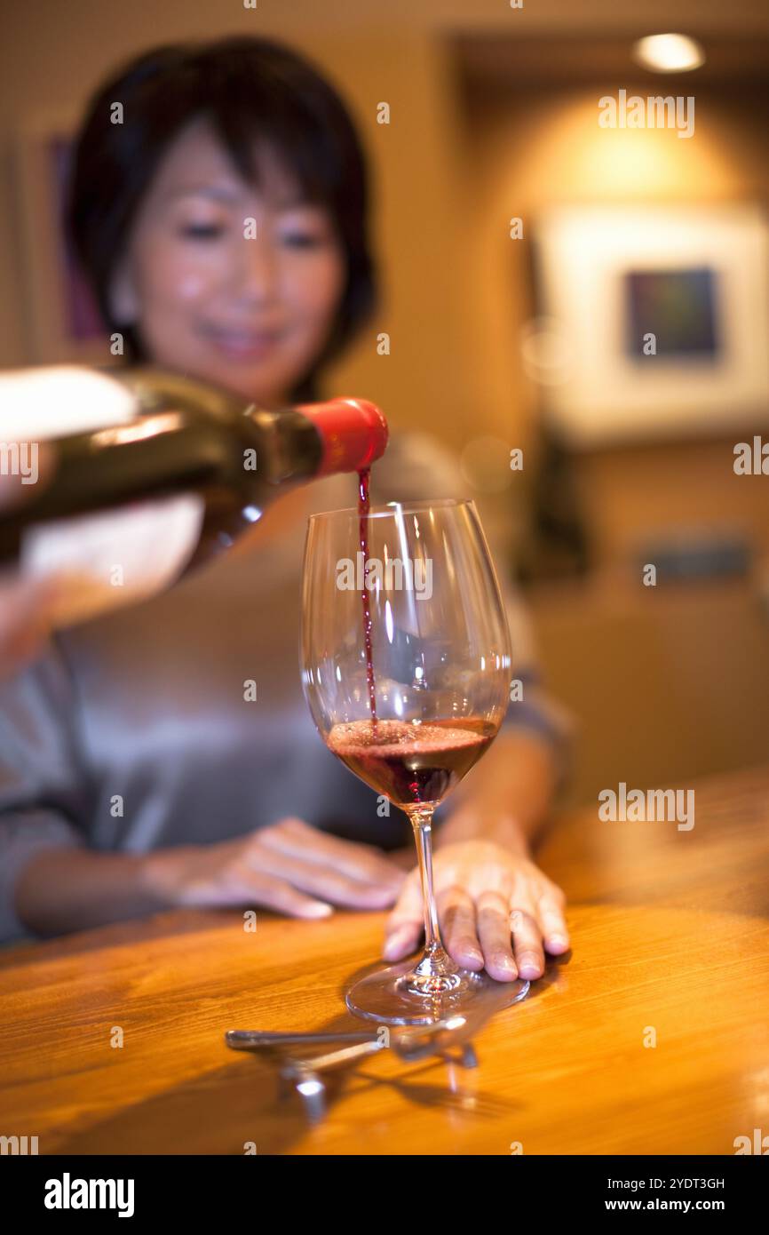 Wine being poured table hi-res stock photography and images - Alamy